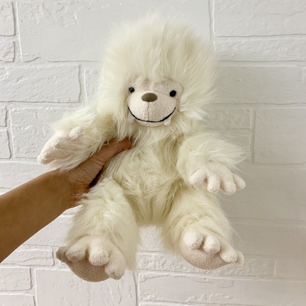 yani yeti by jellycat – Studio Bloom